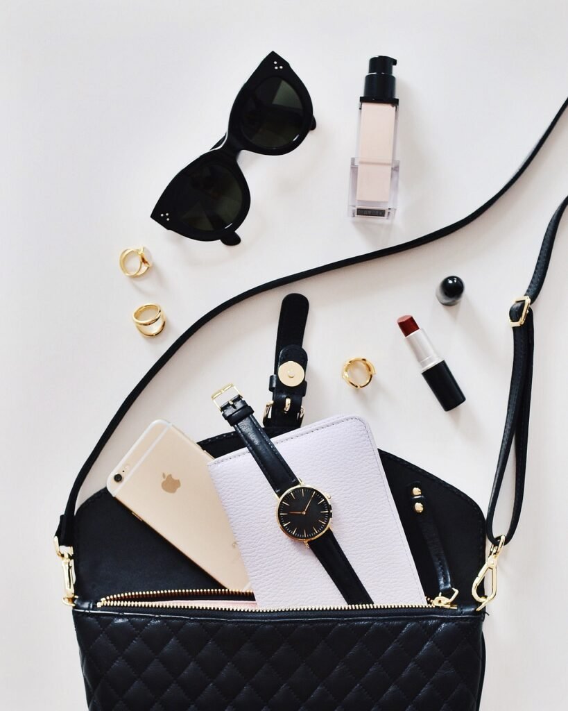 5 Must-Have Fashionable and Functional Accessories - stylesensehub